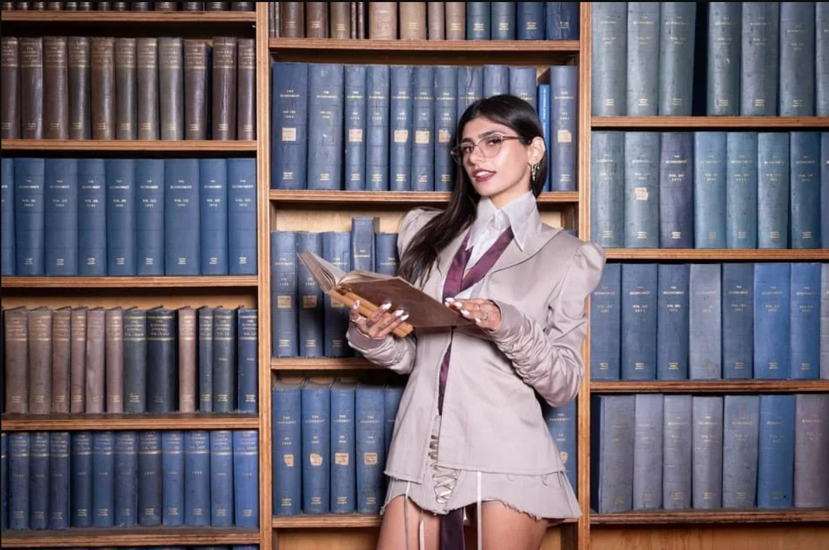 زمن العجائب.. الممثلة الإباحية ميا خليفة تلقي محاضرة في جامعة أكسفورد | البوابة